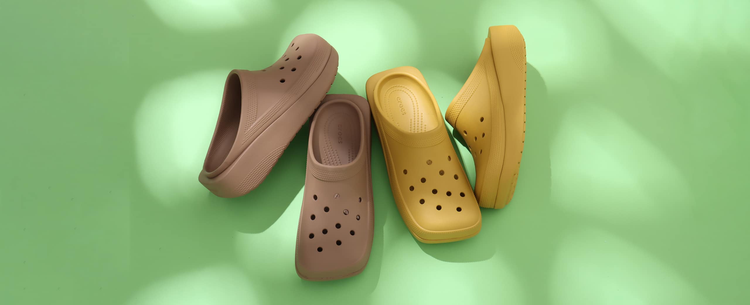 crocs Classic Blunt Toe Clog Latte 24SS-S | atmos（アトモス） 公式オンラインストア