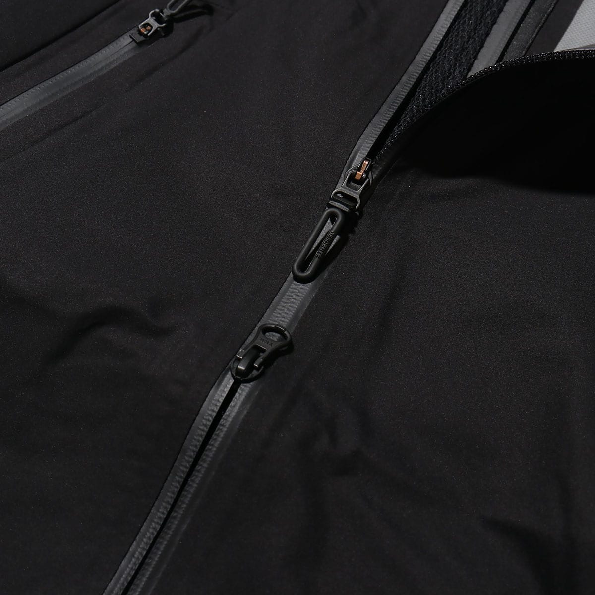 DESCENTE ALLTERRAIN ACTIVE SHELL JACKET BLACK 18FA-I DESCENTE ALLTERRAIN ACTIVE SHELL JACKET BLACK 18FA-I